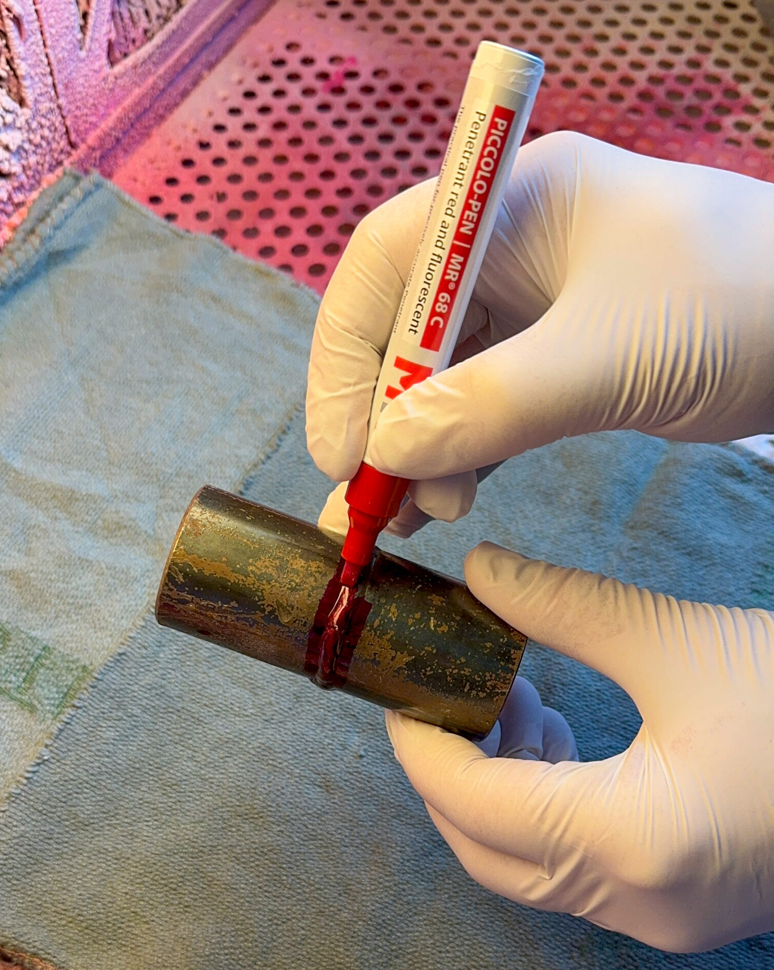 Piccolo pen - Tested for cracks with a pen - MR Chemie